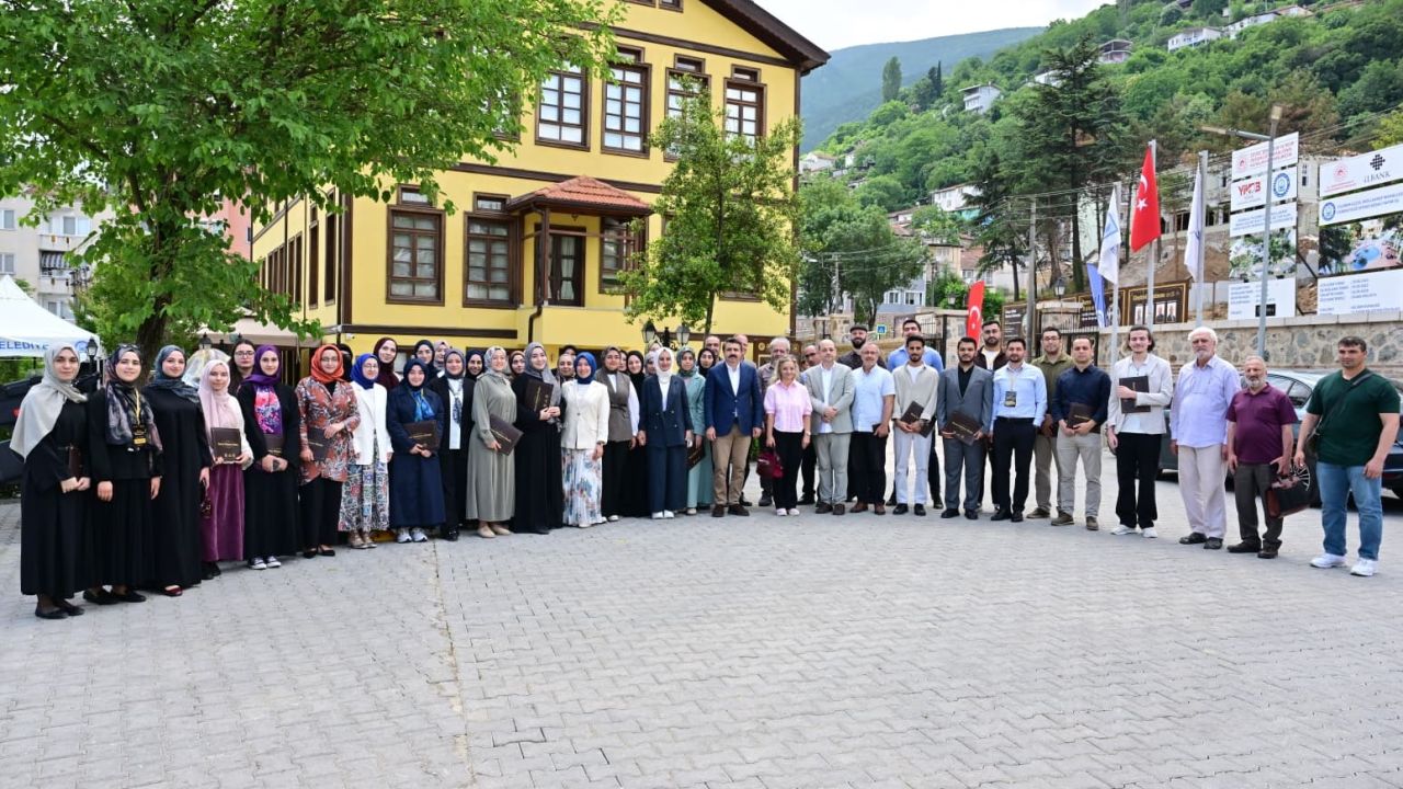 Bursa Düşünce Okulu, sertifika töreniyle eğitim dönemini tamamladı ...