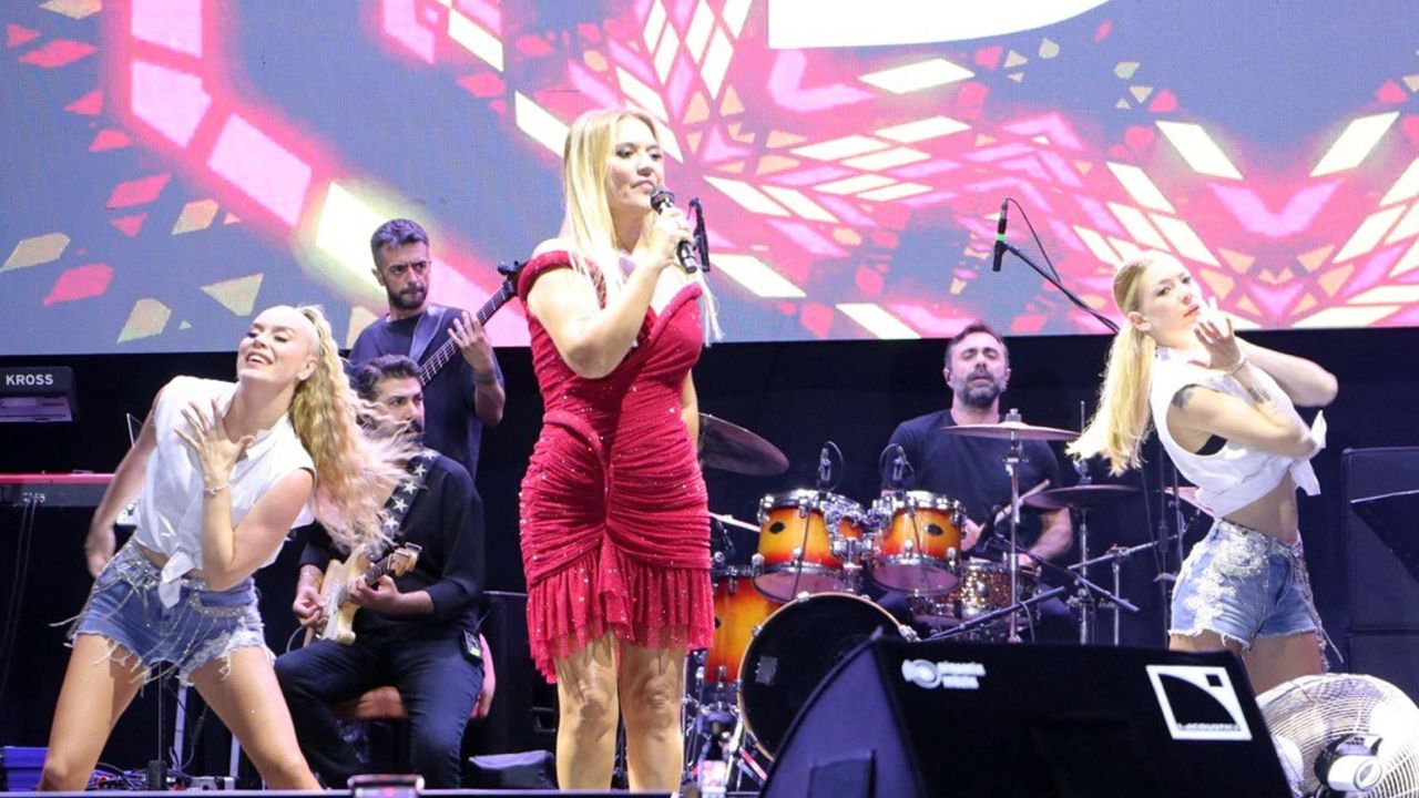Tekirdağ Kiraz Festivali'nde Sakiler ve Demet Akalın konseriyle sona ...