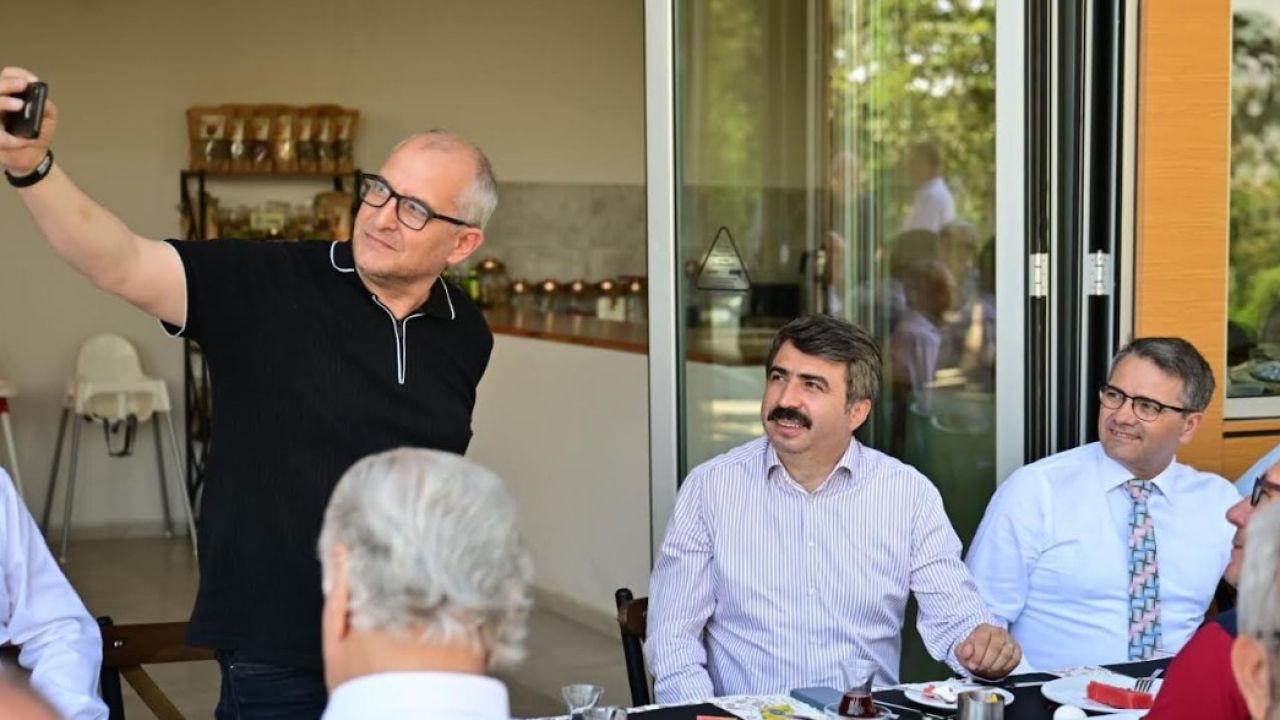Yıldırım Belediye Başkanı Oktay Yılmaz, muhtarlarla bir araya geldi ...